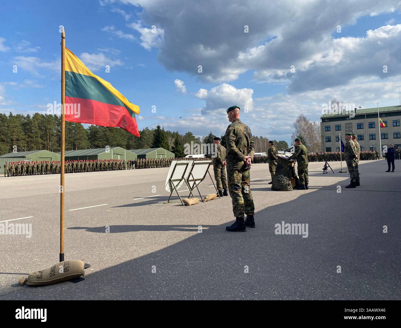 01 April 2025, Lithuania, Rukla: Brigadier General Christoph Huber (l ...