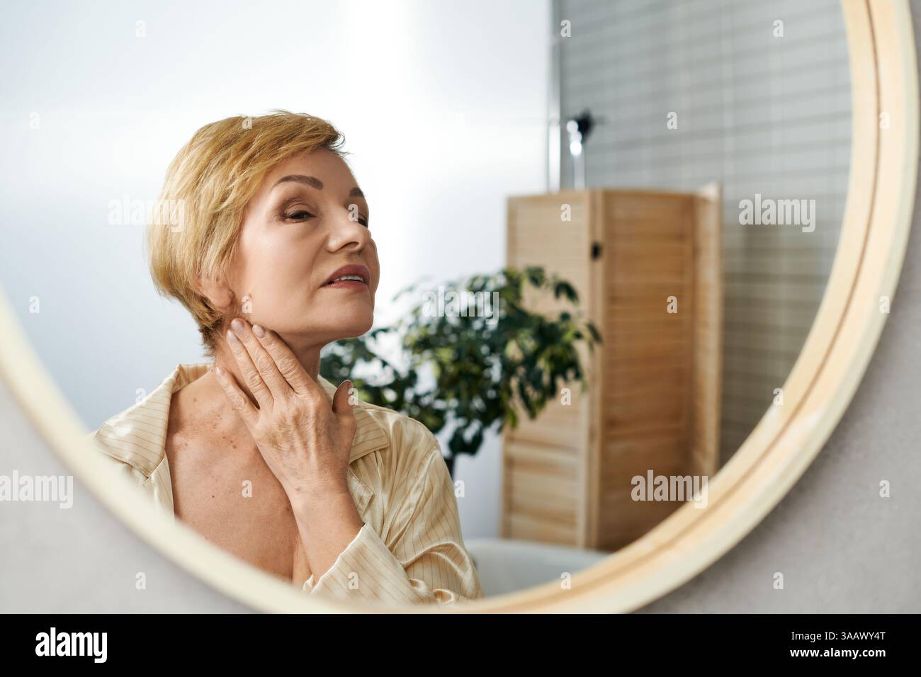 Mature woman looking at neck mirror hi-res stock photography and images ...