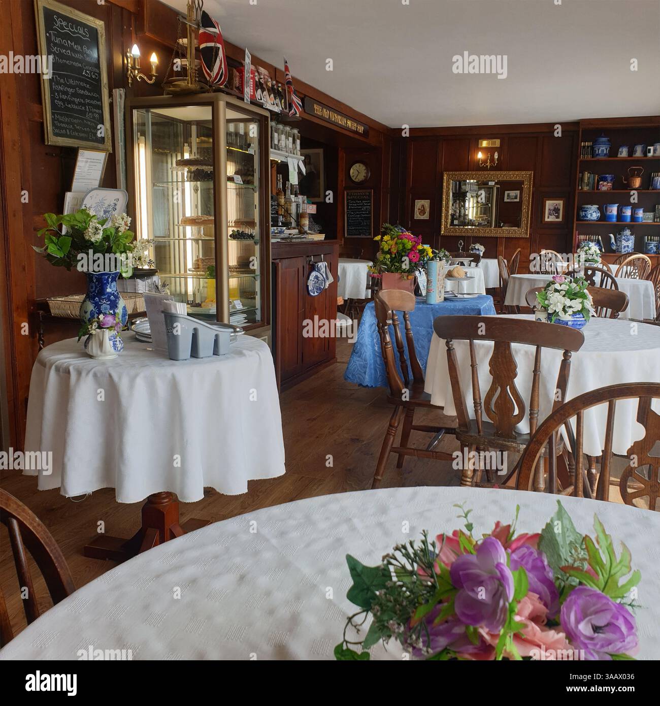 Victorian tea room hi-res stock photography and images - Alamy