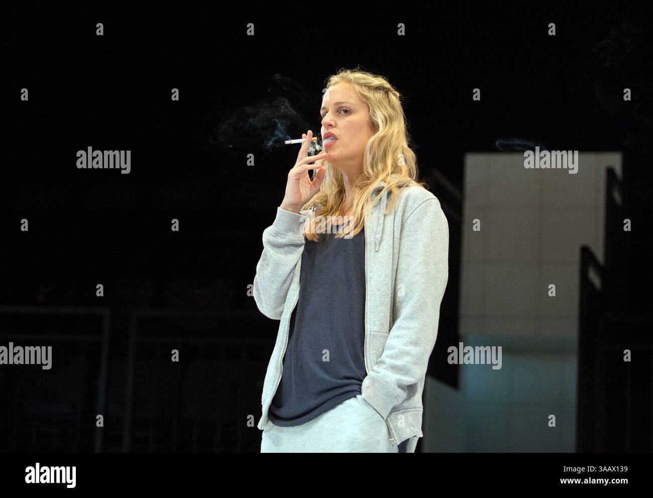 Denise Gough (Emma) in PEOPLE, PLACES AND THINGS by Duncan Macmillan at ...