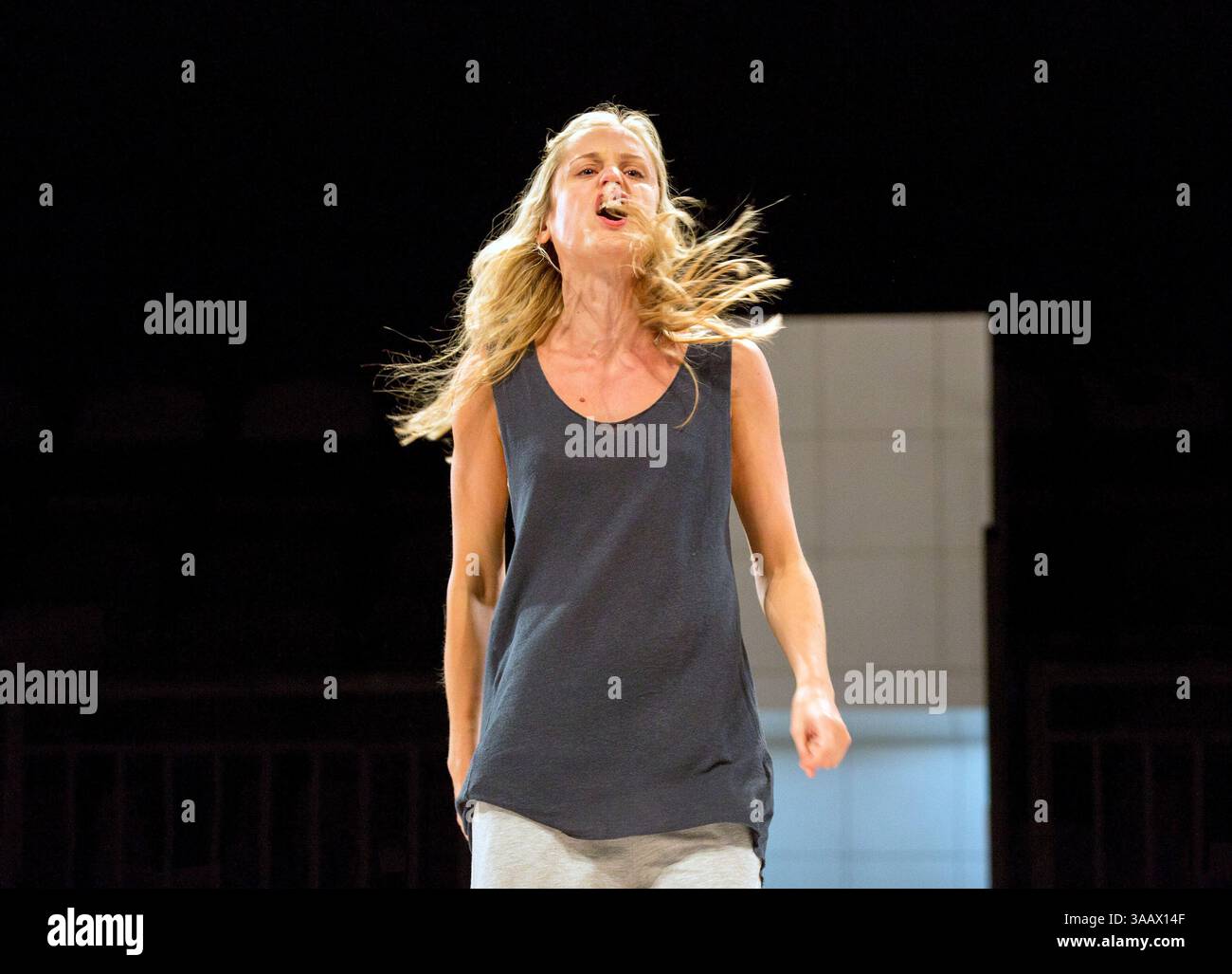 Denise Gough (Emma) in PEOPLE, PLACES AND THINGS by Duncan Macmillan at ...
