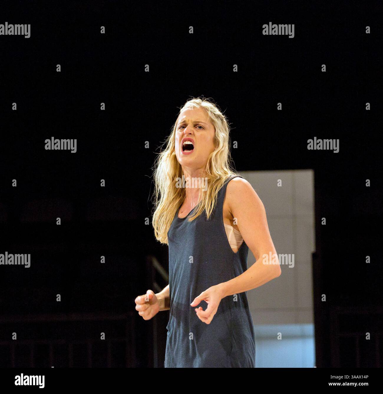 Denise Gough (Emma) in PEOPLE, PLACES AND THINGS by Duncan Macmillan at ...