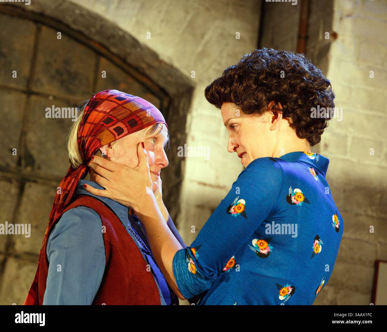 l-r: Amelda Brown (Gibb), Denise Gough (Louise) in ADLER & GIBB by Tim ...