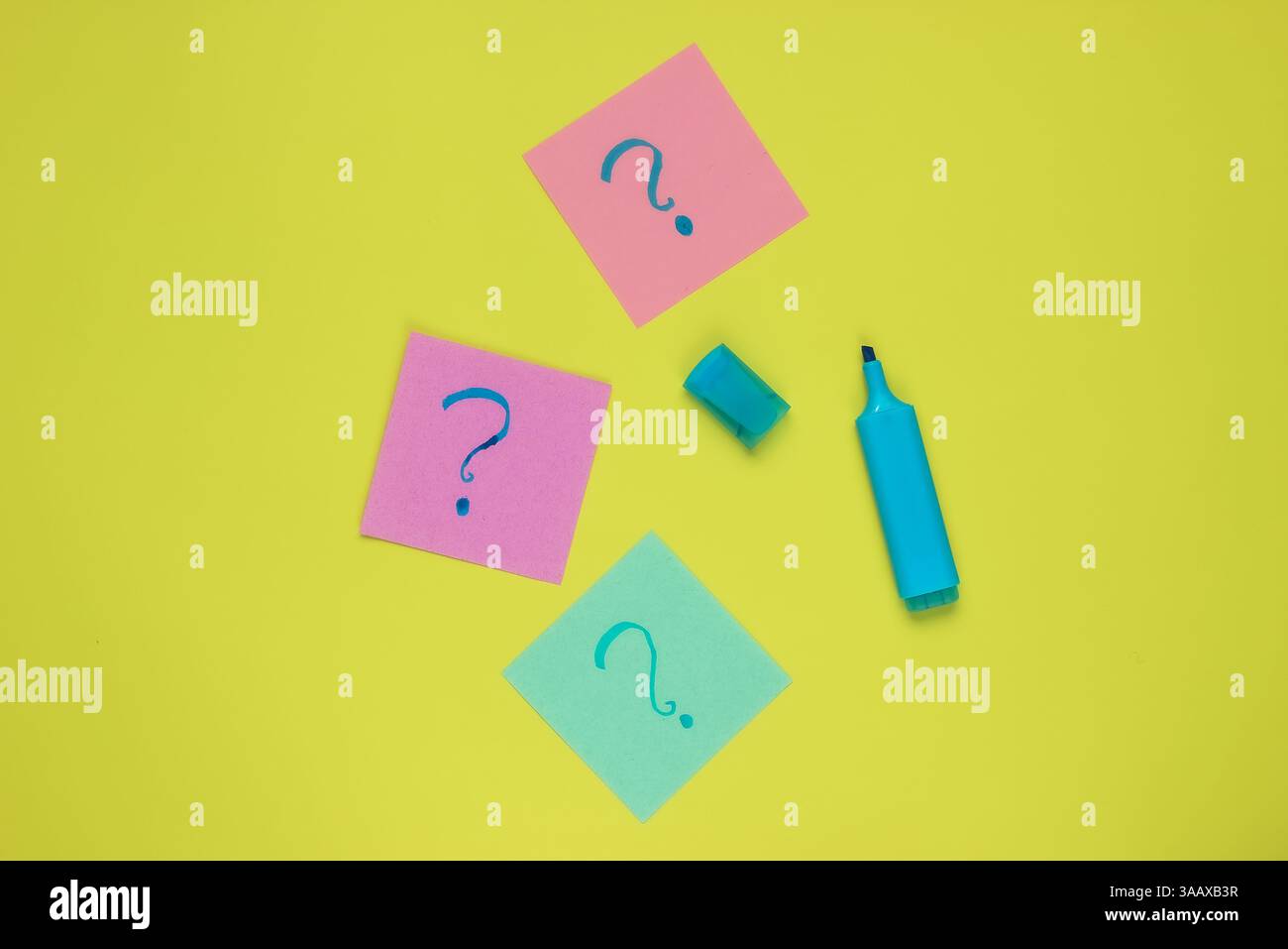 Memo pieces of paper with drawn question marks, felt-tip pen on green ...