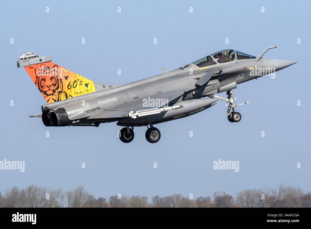 French rafale fighter jets hi-res stock photography and images - Alamy