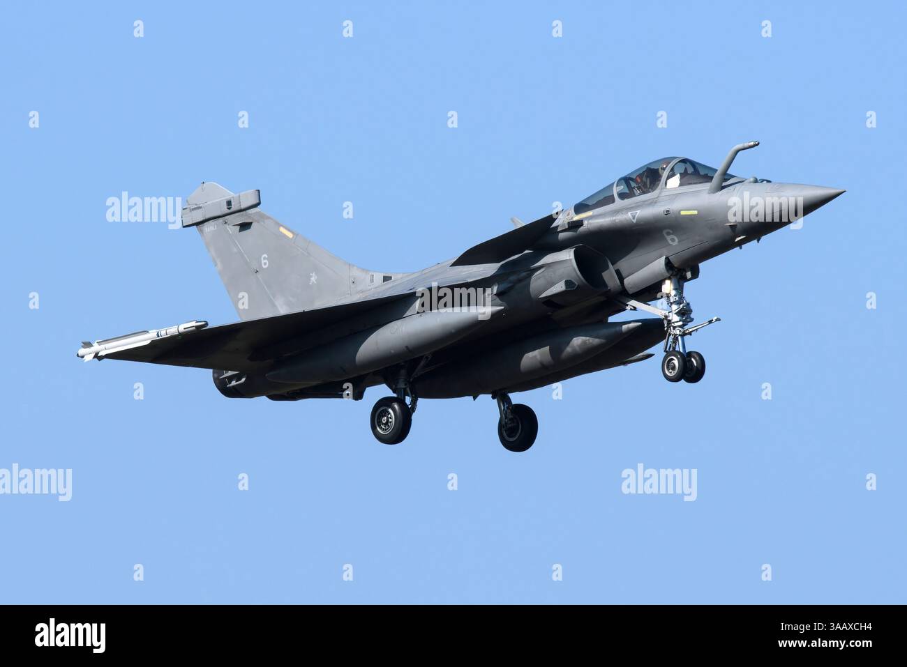 French rafale fighter jets hi-res stock photography and images - Alamy