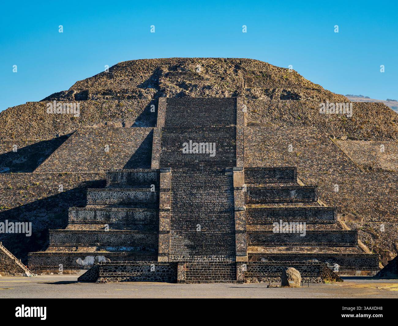 Pirámide de teotihuacan de la luna hi-res stock photography and images ...