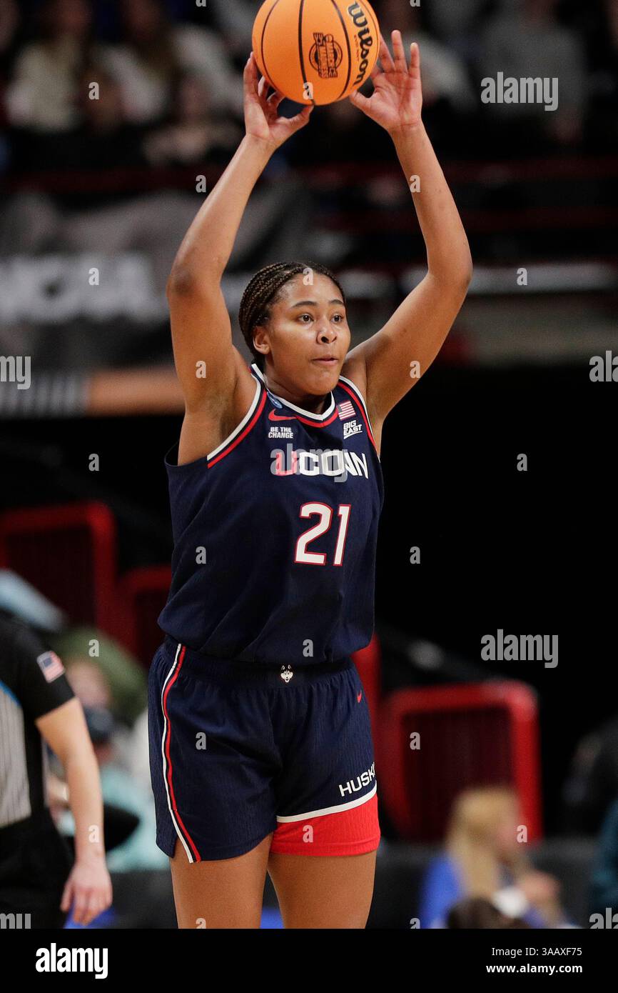 UConn forward Sarah Strong (21) prepares to pass the ball during the ...