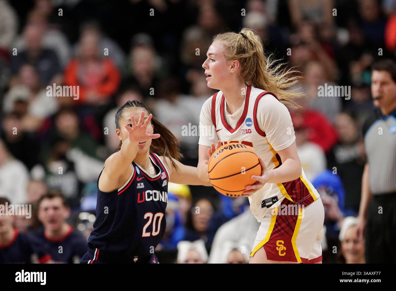 Southern California guard Avery Howell (23) controls the ball while ...