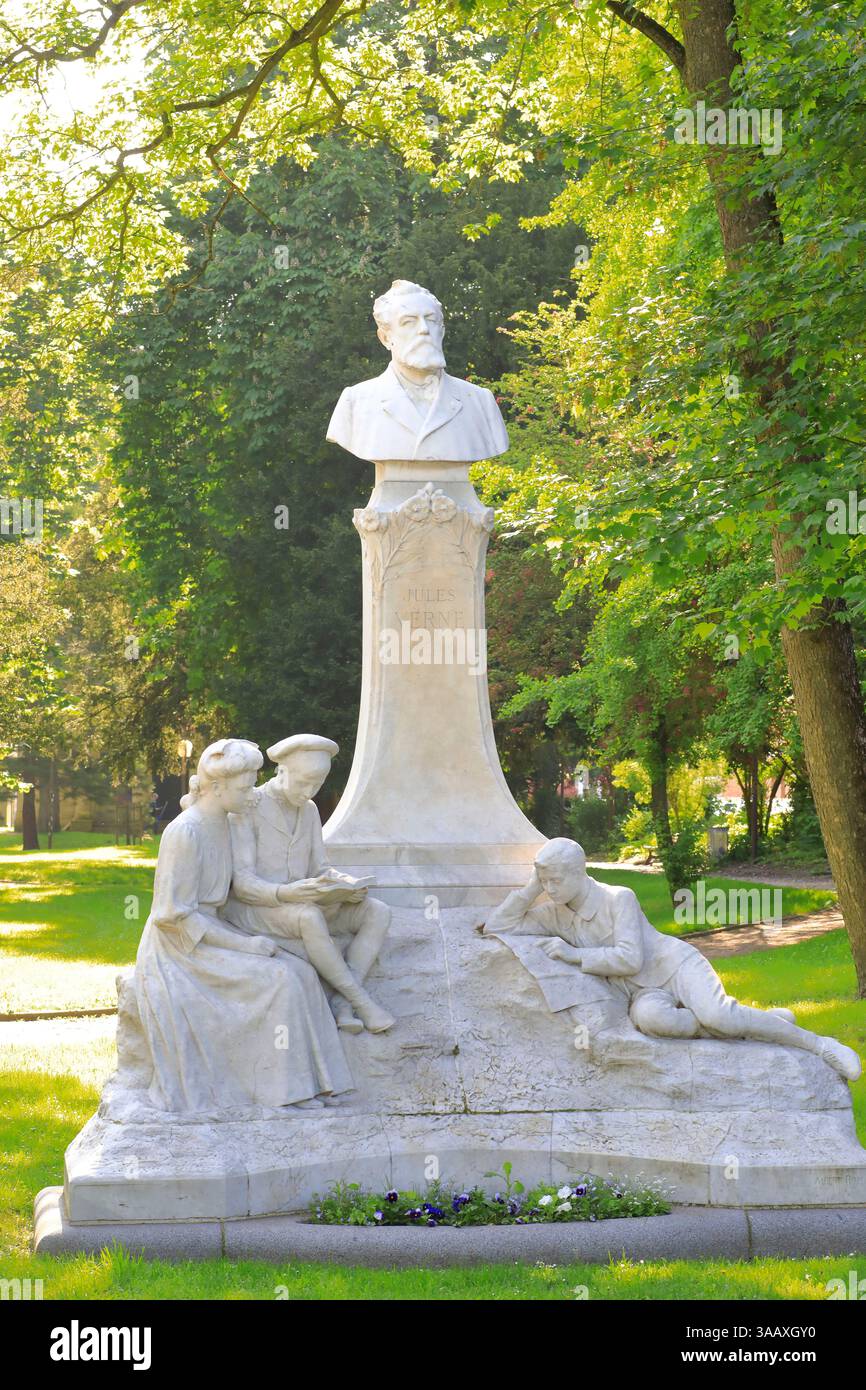 France, Somme, Amiens, place Joffre, monument to Jules Verne sculpted ...