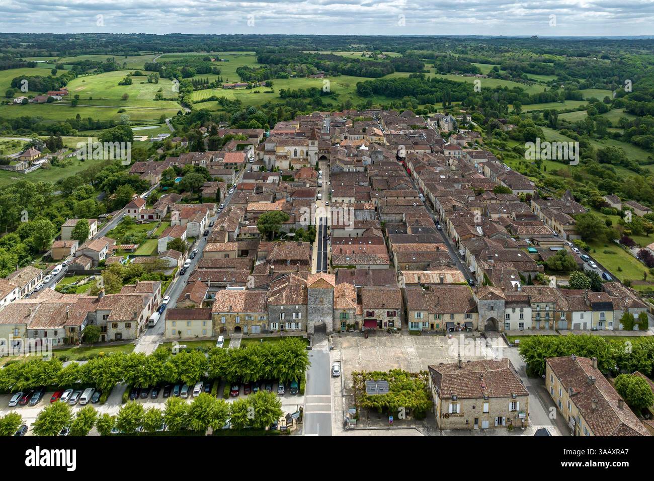 Monpazier aerial hi-res stock photography and images - Alamy