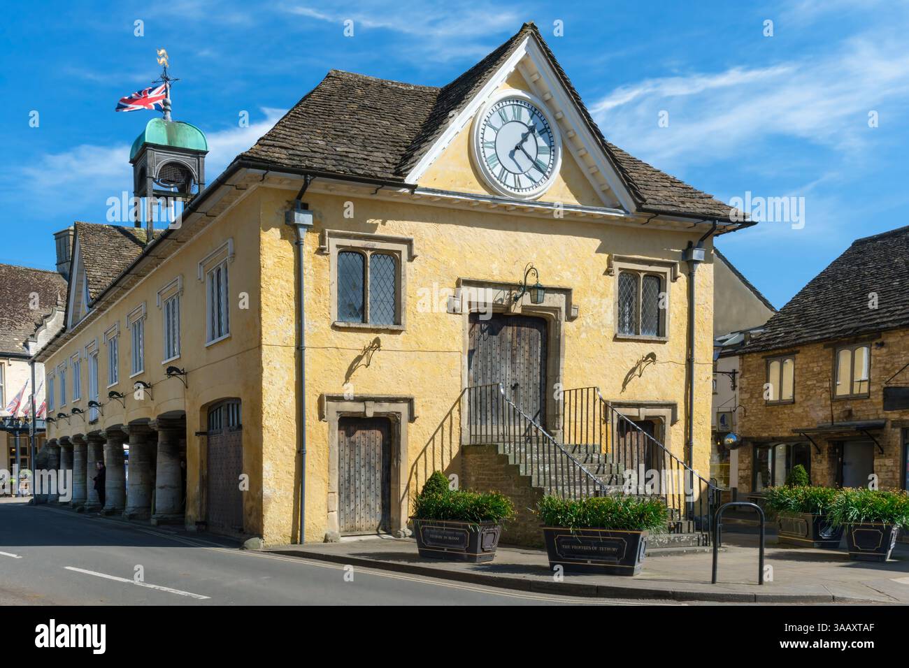 Tetbury old town hall hi-res stock photography and images - Alamy