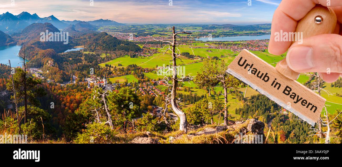 Uraub und Ferien in Bayern in toller Landschaft Ein Holzstempel ist ...