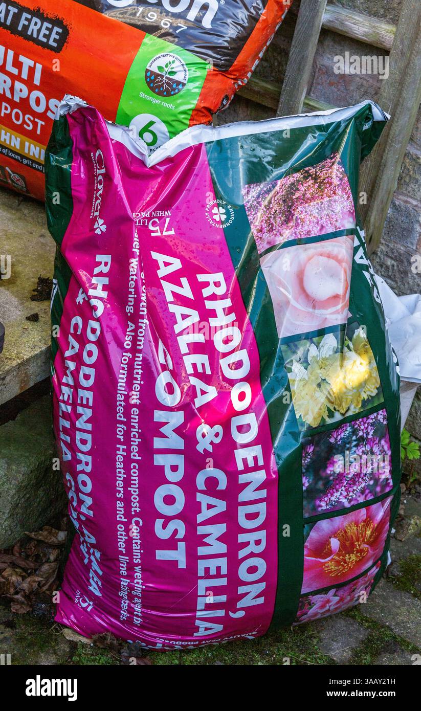 Compost for rhododendrons hi-res stock photography and images - Alamy