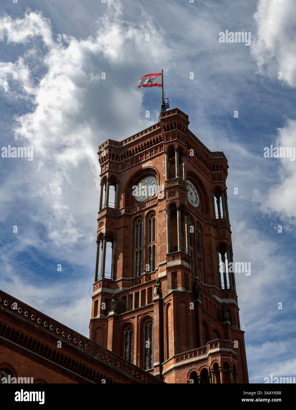 Ornate red brick building and tower hi-res stock photography and images ...