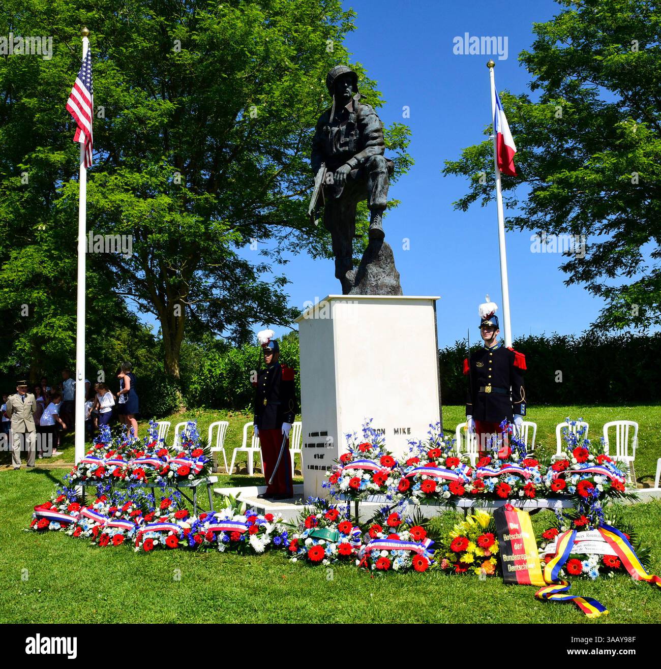 Service members from 20 hi-res stock photography and images - Alamy