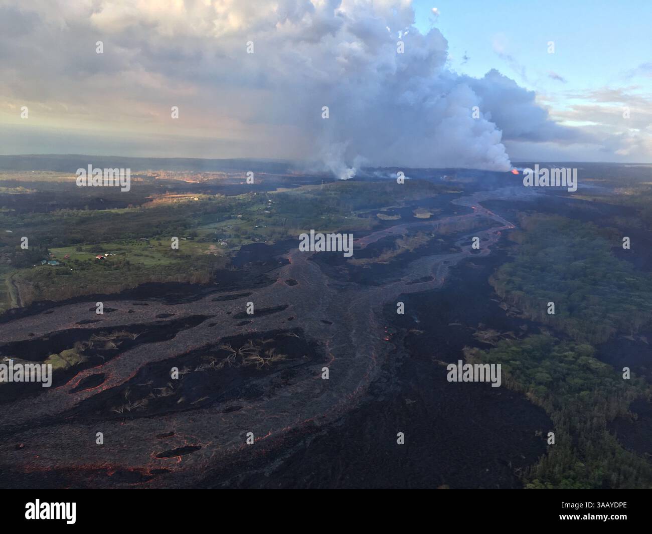 Jun 6, 2018 - Hawaii, U.S. - This view, looking south at Kilauea's ...