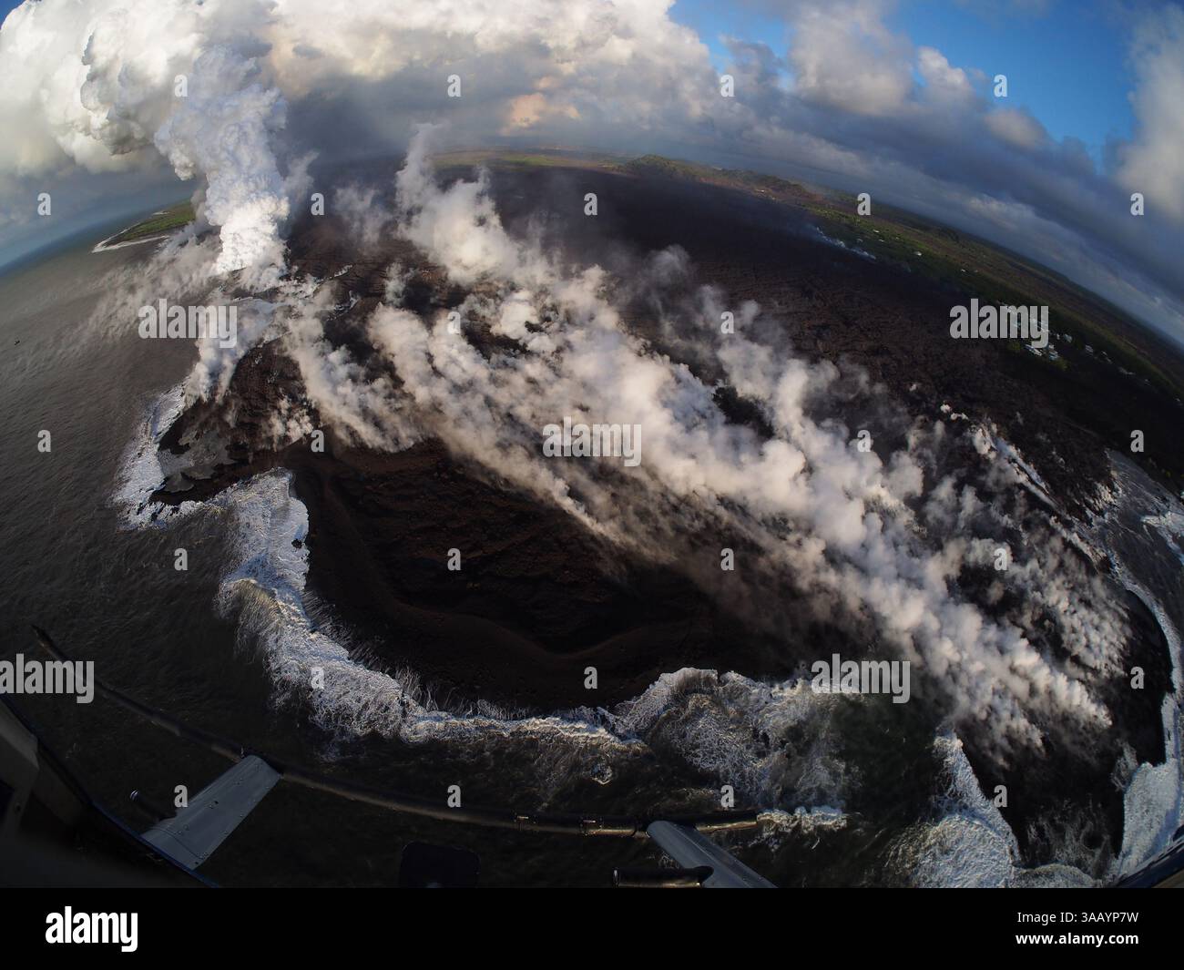 June 6, 2018 - Kapoho, HI, United States of America - Lava flows into ...