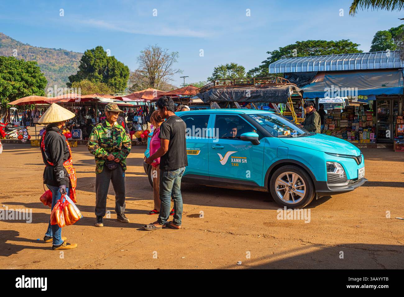 Laos, Champasak province, Pakse, 8Km Bus Terminal, Xahn SM taxi, first ...