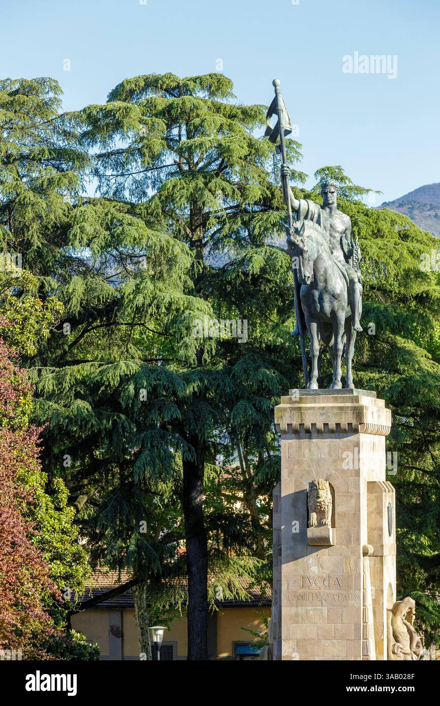 Italy, Tuscany, Lucca Province, Lucca, First World war memorial, bronze ...