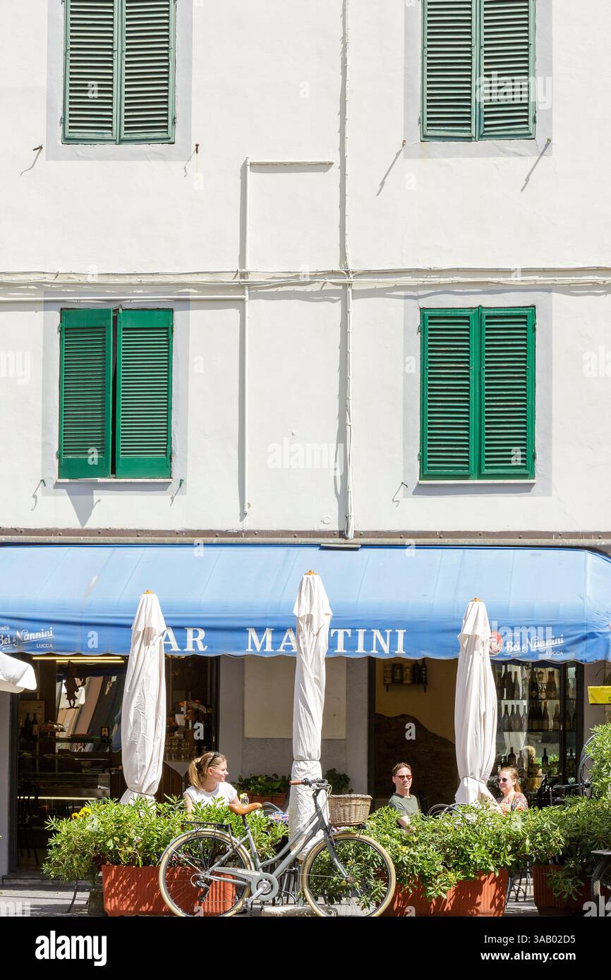 Italy, Tuscany, Lucca Province, Lucca, terrace of the Martini bar ...
