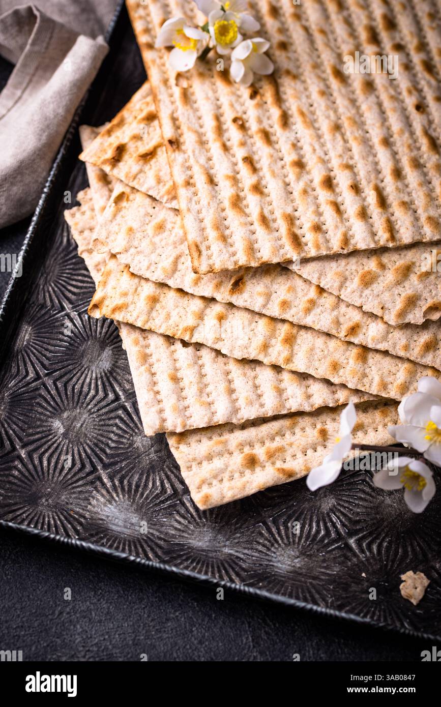 Traditional Jewish bread matzo for Passover Stock Photo - Alamy