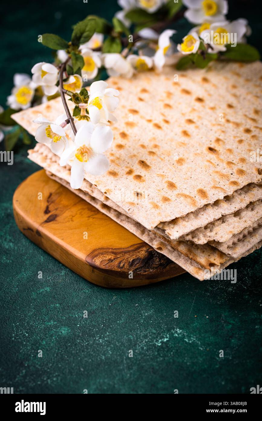 Traditional Jewish bread matzo for Passover Stock Photo - Alamy