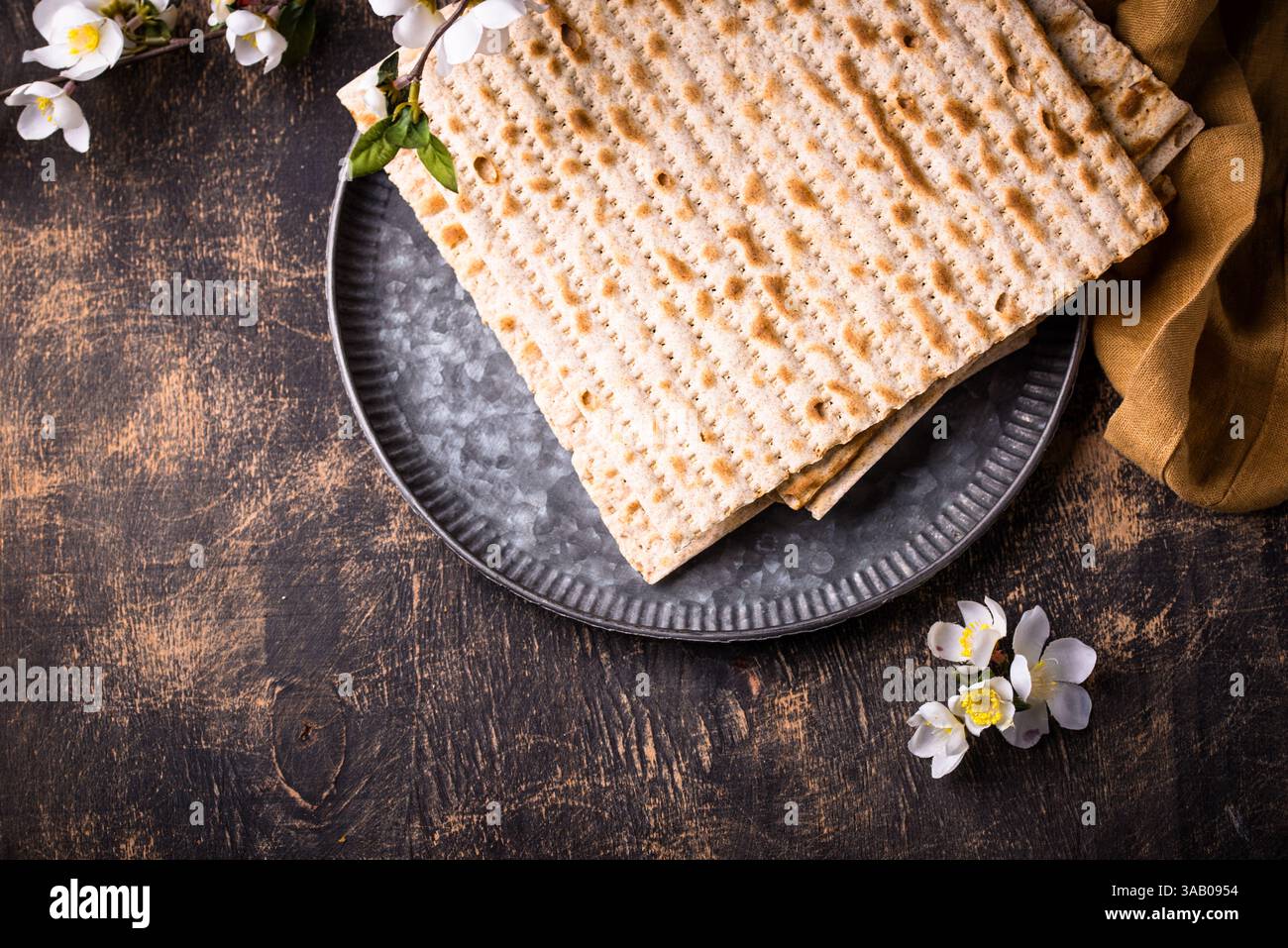Traditional Jewish bread matzo for Passover Stock Photo - Alamy