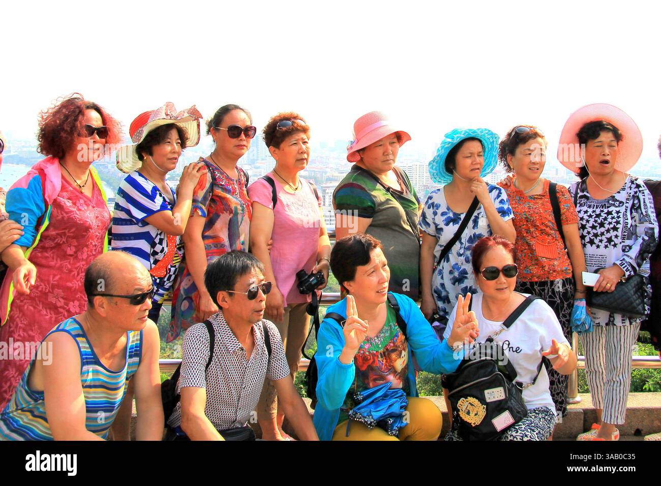 Retired chinese men and women hi-res stock photography and images - Alamy