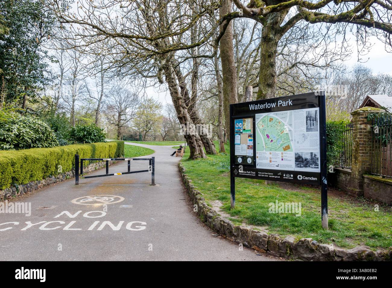 The Swains Lane entrance to Waterlow Park, London, UK Stock Photo - Alamy