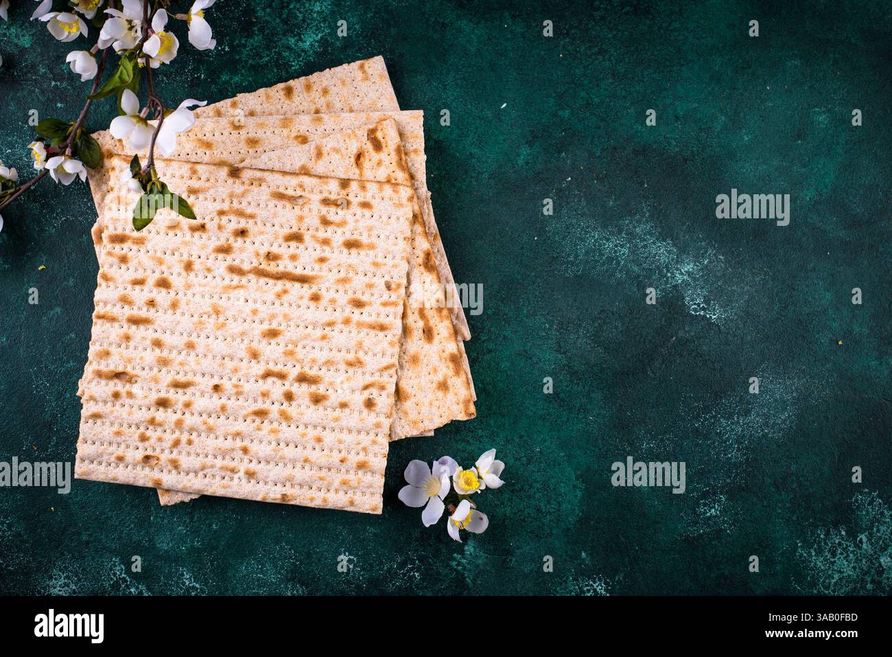 Traditional Jewish bread matzo for Passover Stock Photo - Alamy