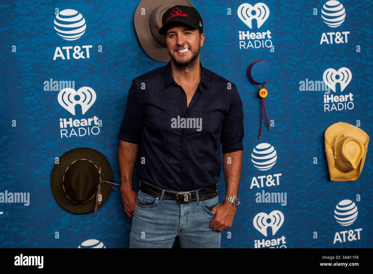 May 5, 2018 - Austin, Texas, USA - Luke Bryan walks the Red Carpet at ...
