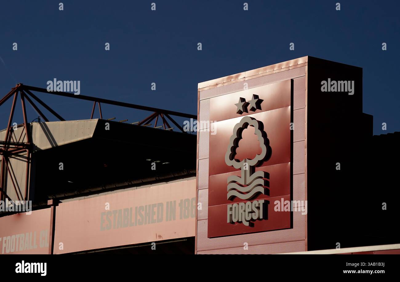 Manchester city nottingham forest crest hi-res stock photography and ...