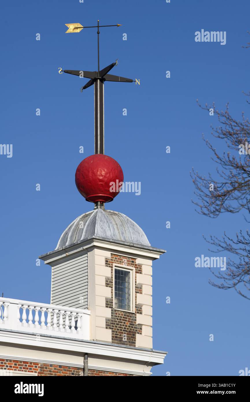 Short tower with curved roof and window hi-res stock photography and ...
