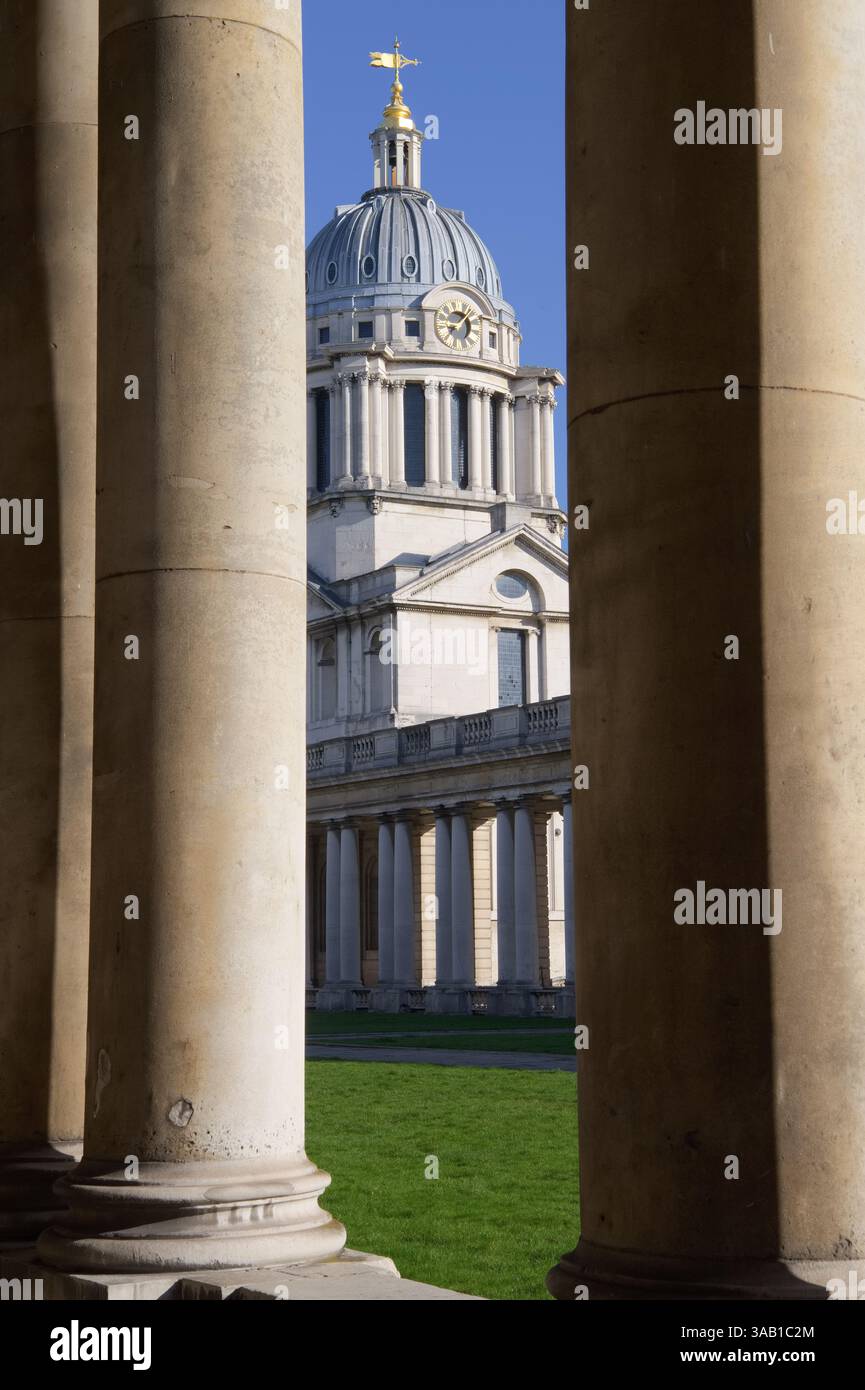 Framed between two pillars columns hi-res stock photography and images - Alamy
