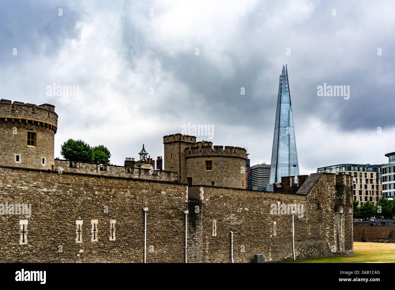 Historic Tower of London walls with modern Shard skyscraper in ...