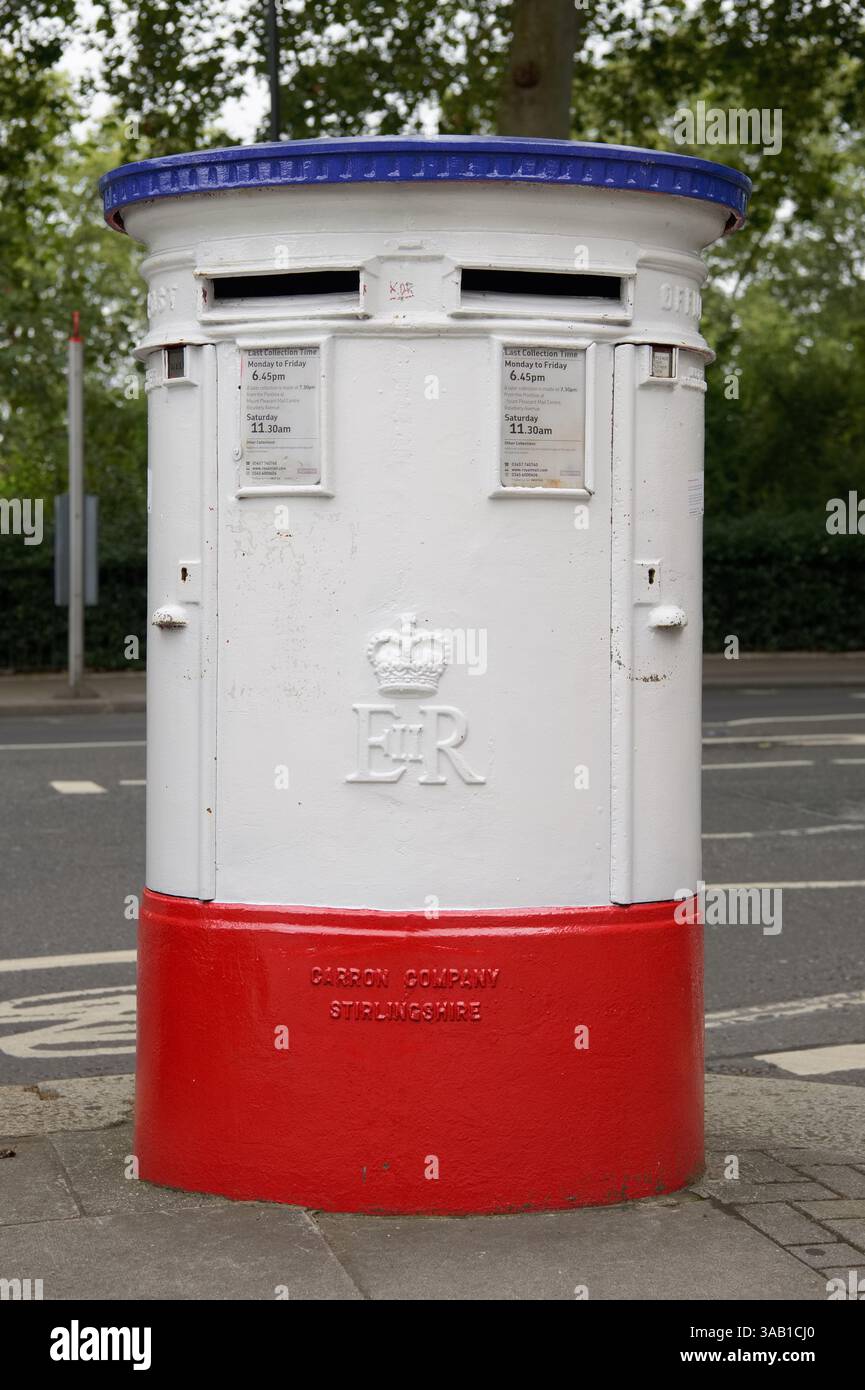 Red white and blue commemorative postbox hi-res stock photography and ...