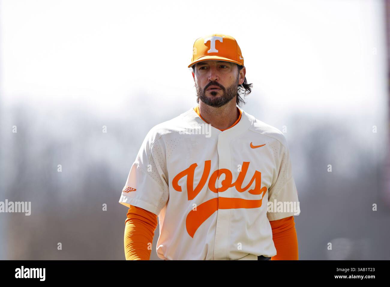 Tennessee Volunteers coach Tony Vitello (22) prior to the game against ...