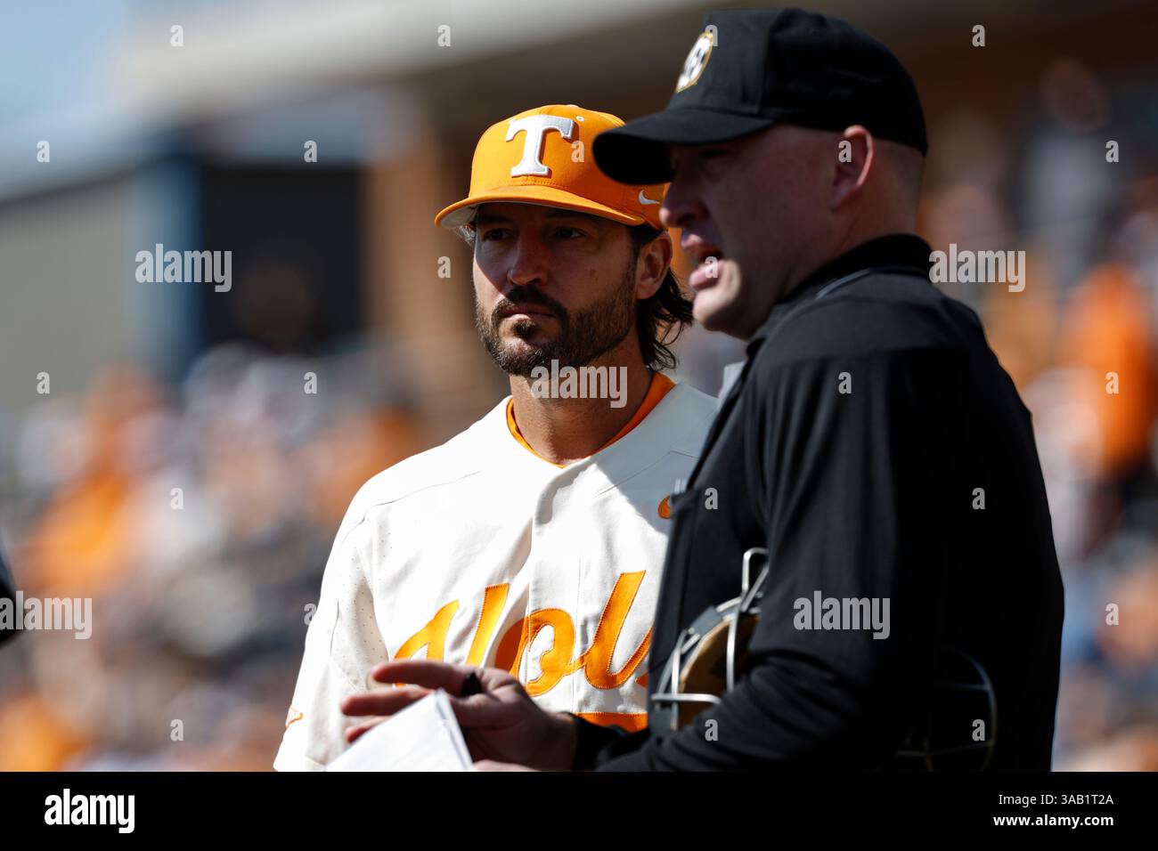 Tennessee Volunteers coach Tony Vitello (22) prior to the game against ...