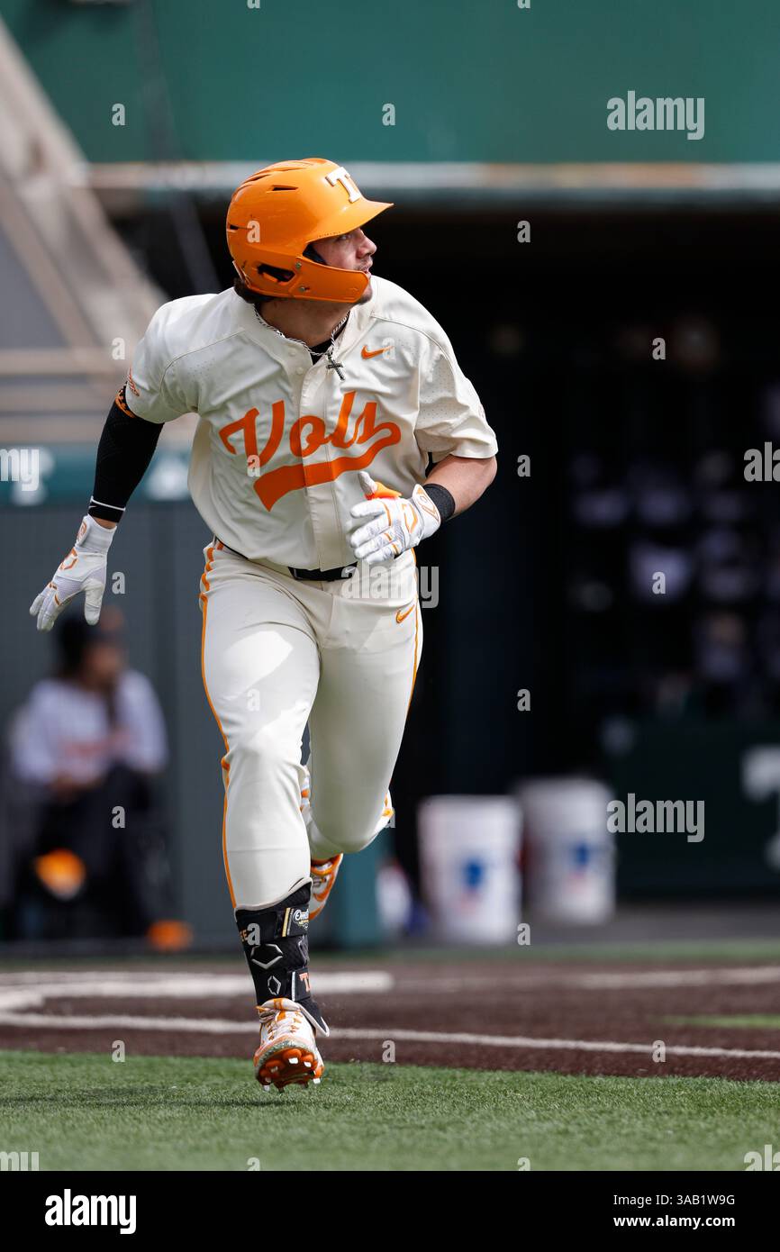 Tennessee Volunteers right fielder Reese Chapman (13) hustles to first ...