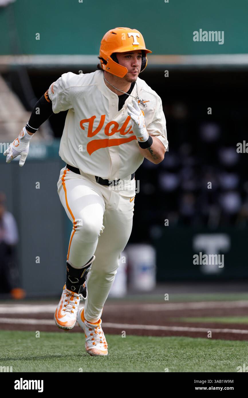 Tennessee Volunteers right fielder Reese Chapman (13) hustles to first ...