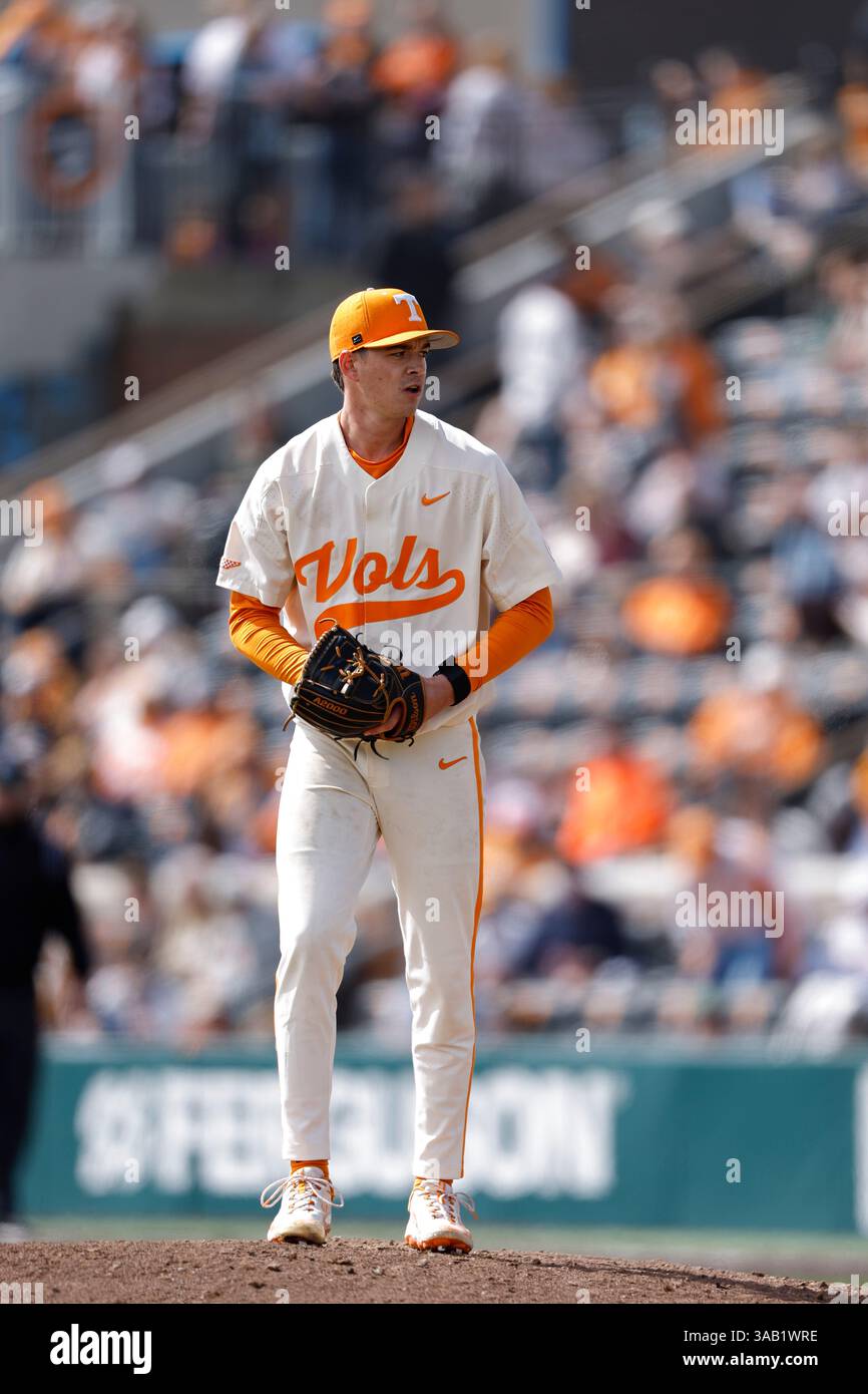 Tennessee Volunteers relief pitcher Ryan Combs (28) in action against ...