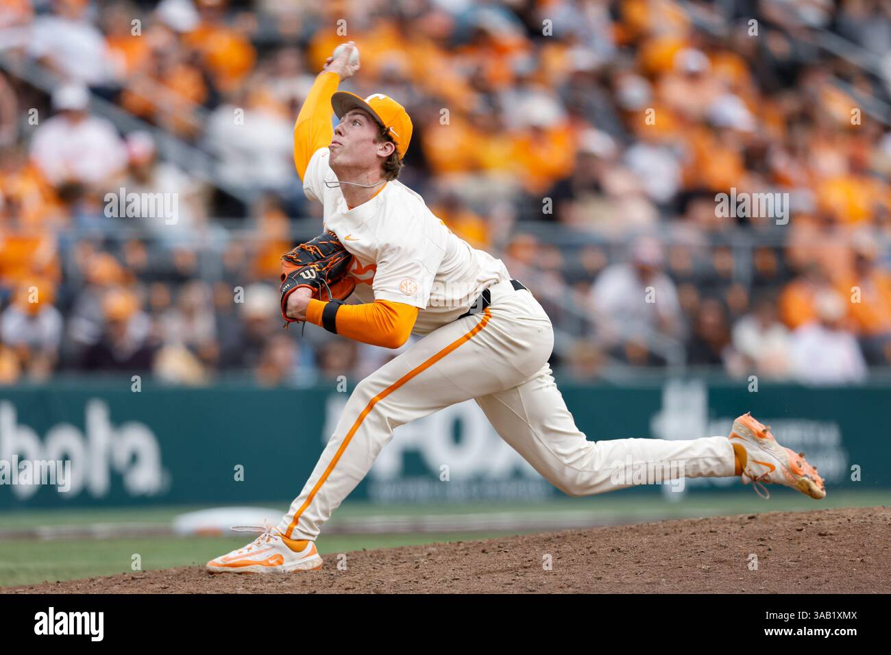 Tennessee Volunteers relief pitcher Tanner Wiggins (48) in action against the St. Bonaventure ...