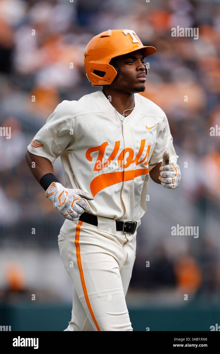 Tennessee Volunteers center fielder Jay Abernathy (8) hustles to first ...