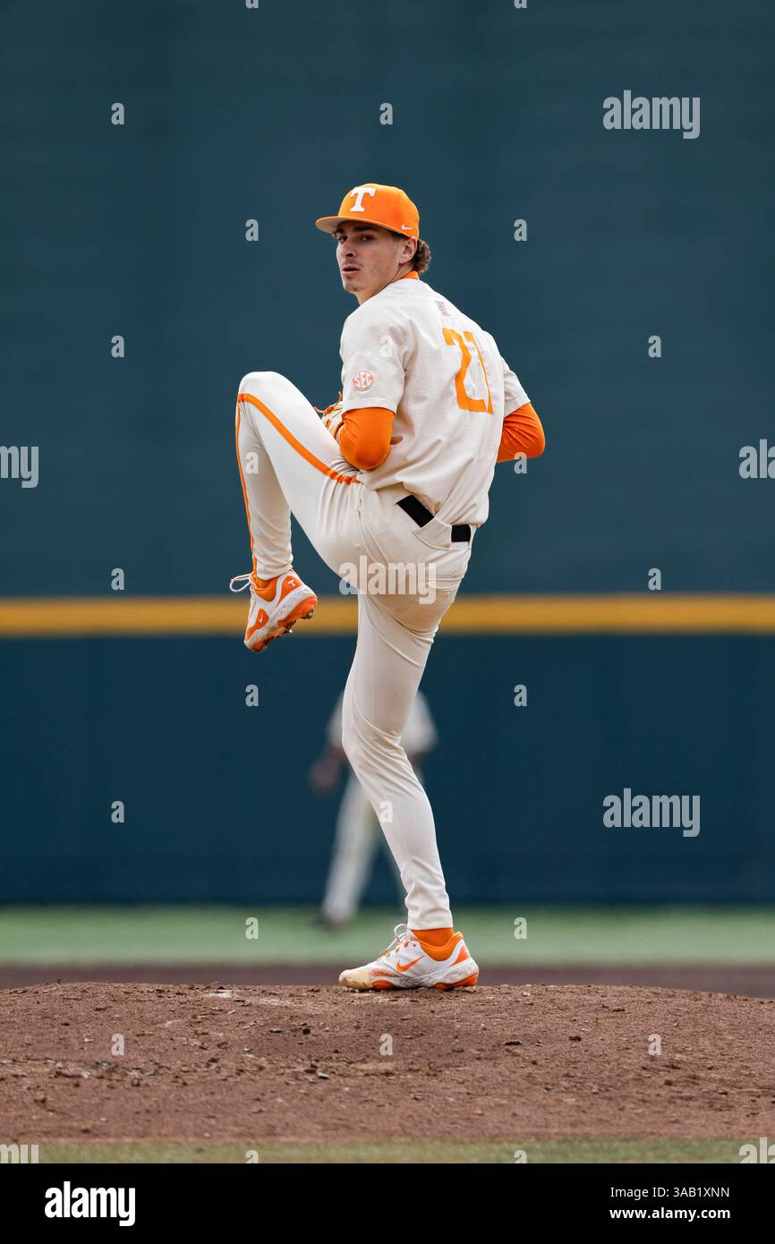 Tennessee Volunteers relief pitcher Tegan Kuhns (21) in action against ...