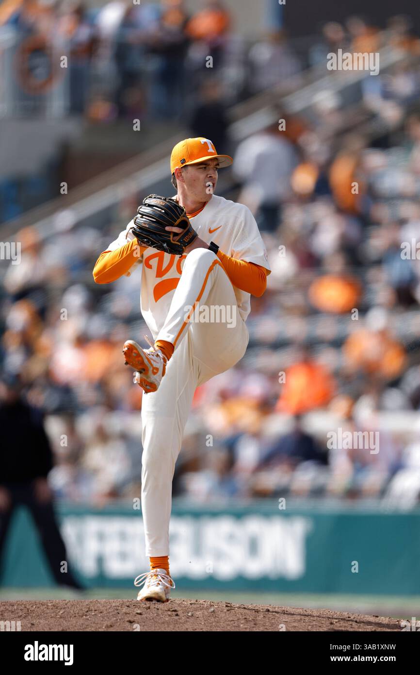 Tennessee Volunteers relief pitcher Ryan Combs (28) in action against ...