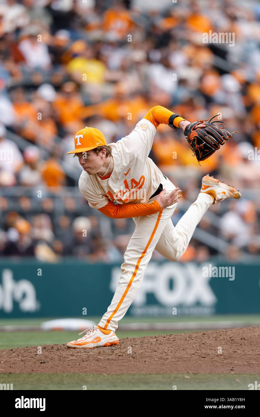 Tennessee Volunteers relief pitcher Tanner Wiggins (48) in action against the St. Bonaventure ...