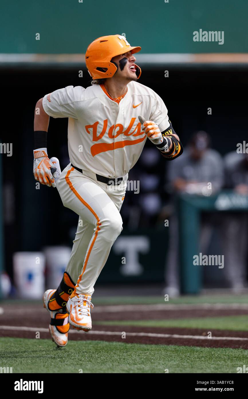 Tennessee Volunteers third baseman Manny Marin (4) hustles to first ...