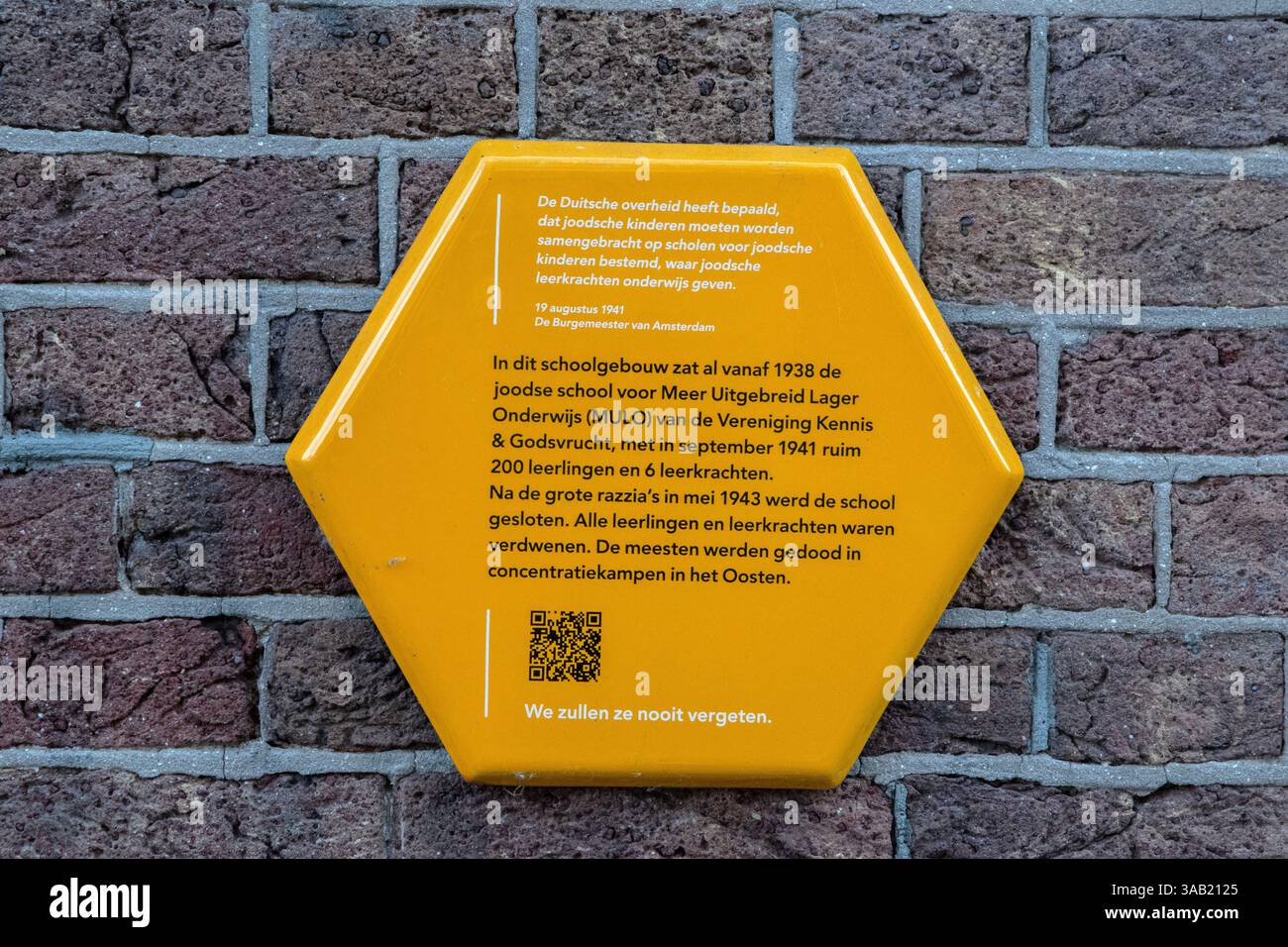 Memorial sign jewish school hi-res stock photography and images - Alamy