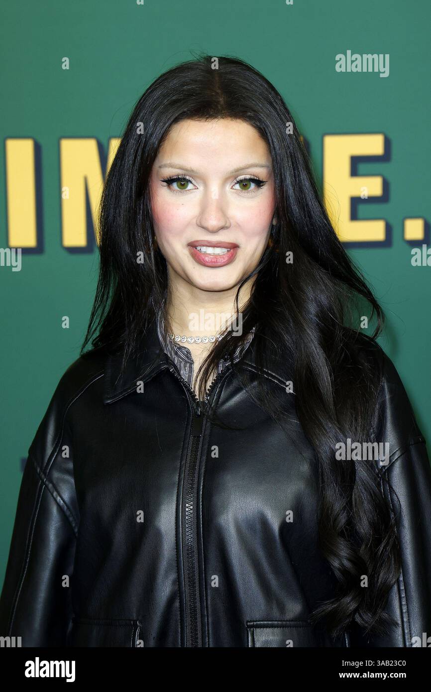 Emily Furz bei der Premiere zur 2. Staffel der Comedyserie ‚Intimate ...